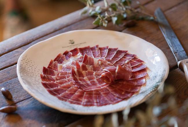 Las claves para distinguir un jamón “Pata Negra” - Revista Alimentaria